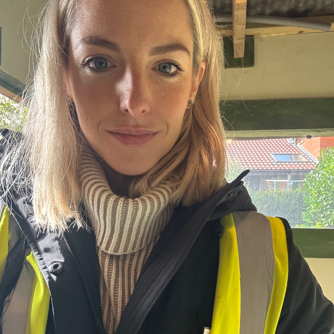 Partnership Manager at LMP Education volunteers with local school - LMP